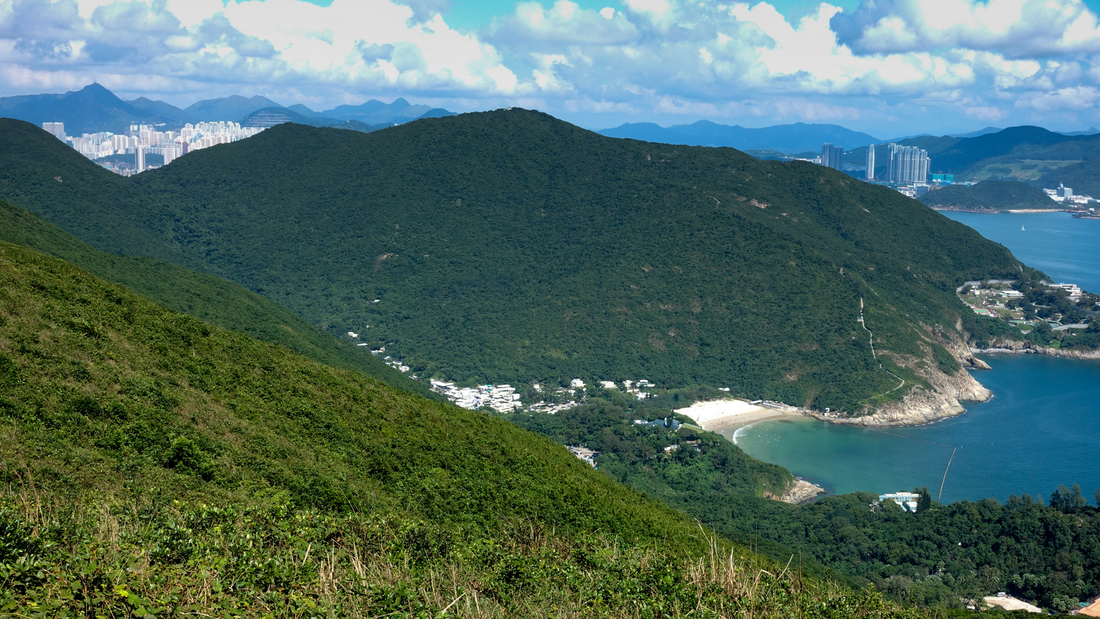 The popular and scenic Dragon's Back hike in Hong Kong | Hiking the World