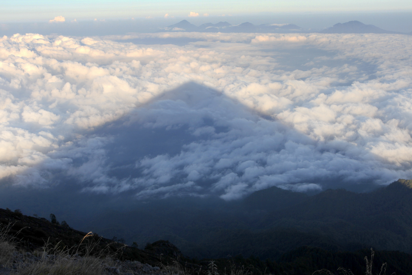 A tough hike to the Mount Agung summit in Bali | Hiking the World