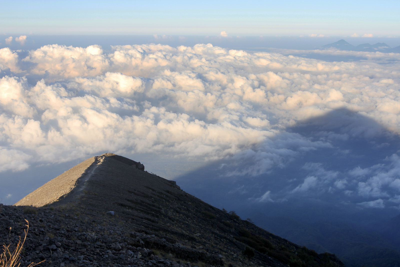 A tough hike to the Mount Agung summit in Bali | Hiking the World