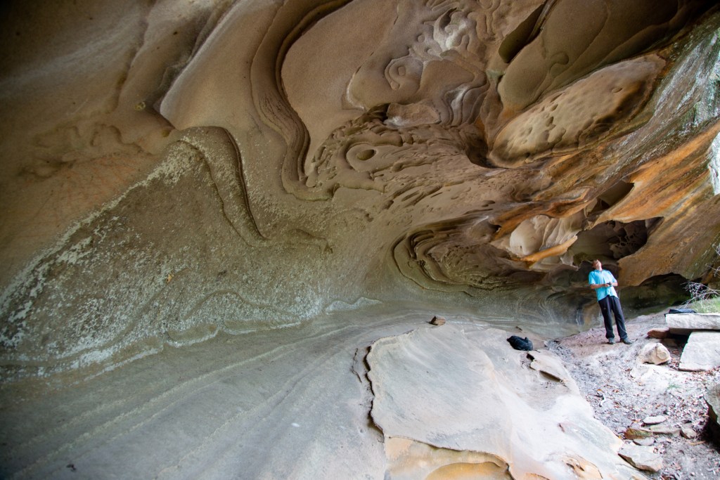 Basalt Hill Shelter (Big Cave) | Hiking the World