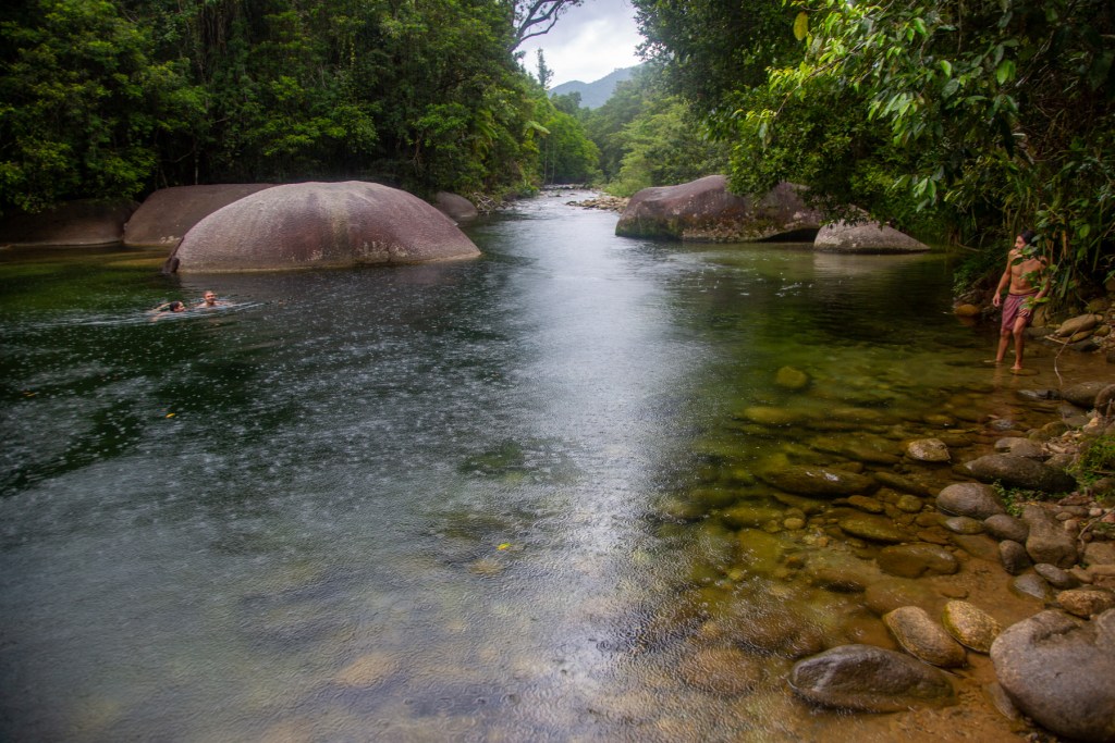 Babinda Boulders - a popular and beautiful swimming hole | Hiking the World