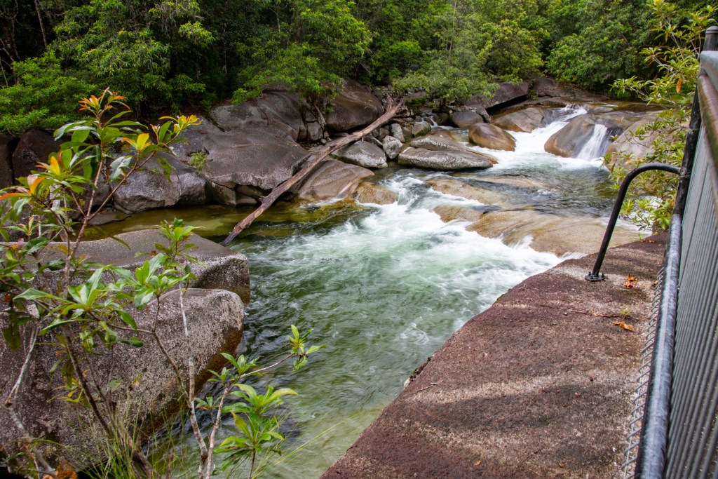 Babinda Boulders - a popular and beautiful swimming hole | Hiking the World