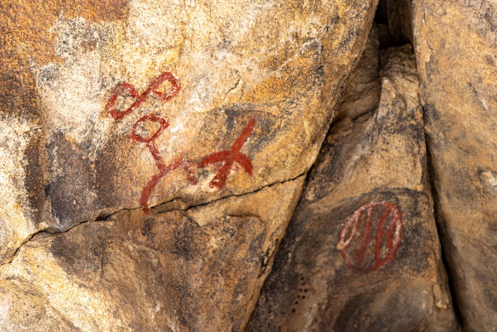 Barker Dam Petroglyph Cave (Joshua Tree) | Hiking the World