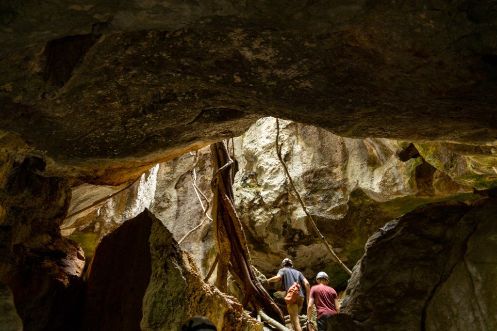 A very "squeezy" hike through the Capricorn Caves | Hiking the World