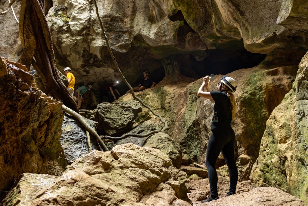 A very "squeezy" hike through the Capricorn Caves | Hiking the World