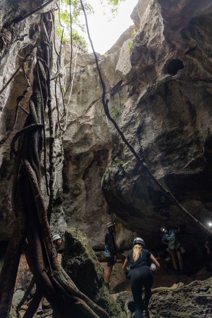 A very "squeezy" hike through the Capricorn Caves | Hiking the World