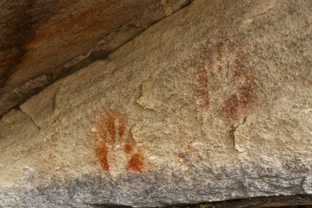 Ghungalu Art Site on the Goon Goon Dhina Trail | Hiking the World