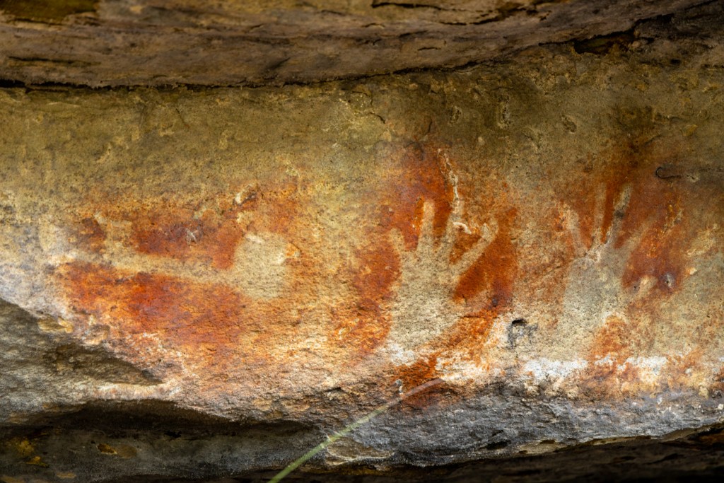 Ghungalu Art Site on the Goon Goon Dhina Trail | Hiking the World