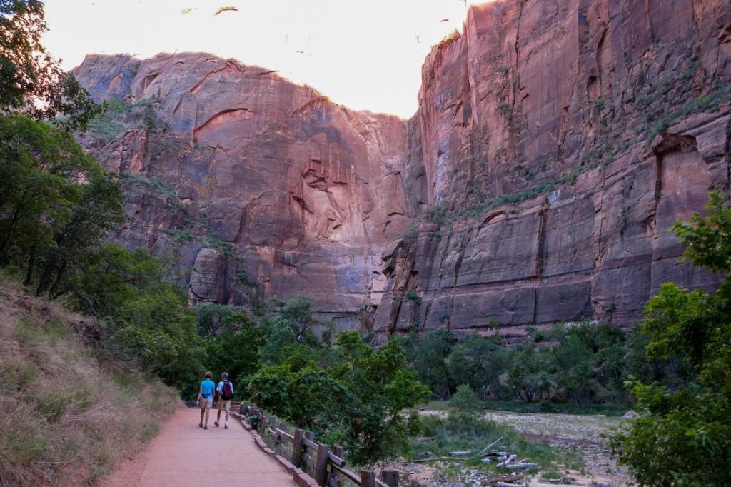 The spectacular Zion Narrows hike up the Virgin River | Hiking the World