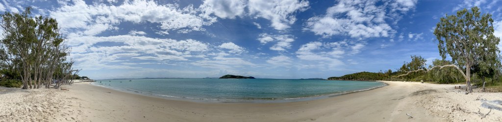 Putney Beach - a stunning Great Keppel Island beach | Hiking the World