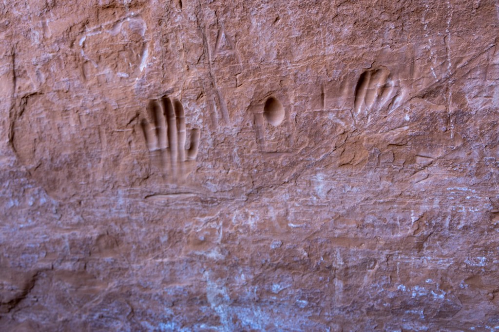 Indian Cave Hand Petroglyphs in Kodachrome Basin State Park | Hiking ...
