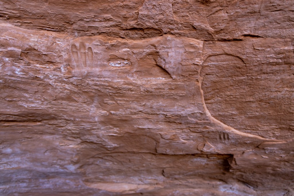 Indian Cave Hand Petroglyphs in Kodachrome Basin State Park | Hiking ...