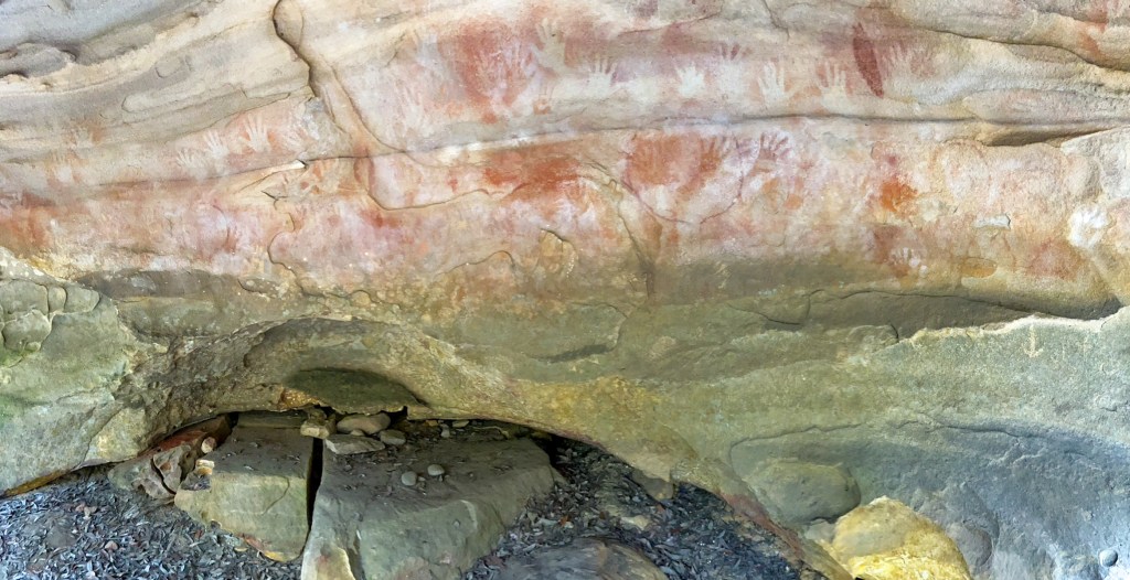 Red Hands Cave in Glenbrook | Hiking the World
