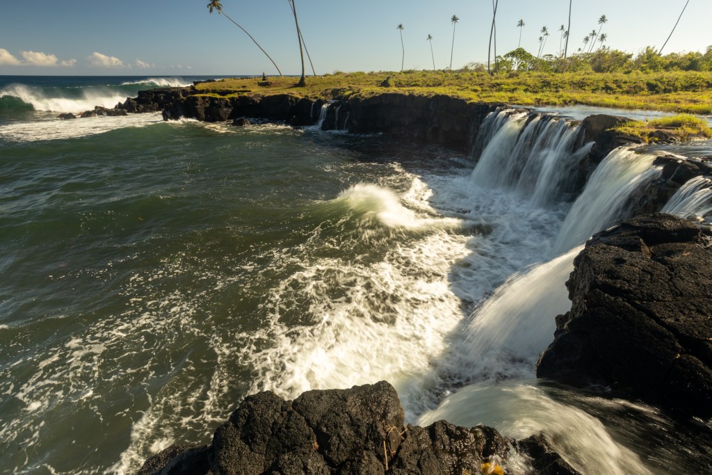Mu Pagoa Waterfall - the only tidefall in Samoa | Hiking the World