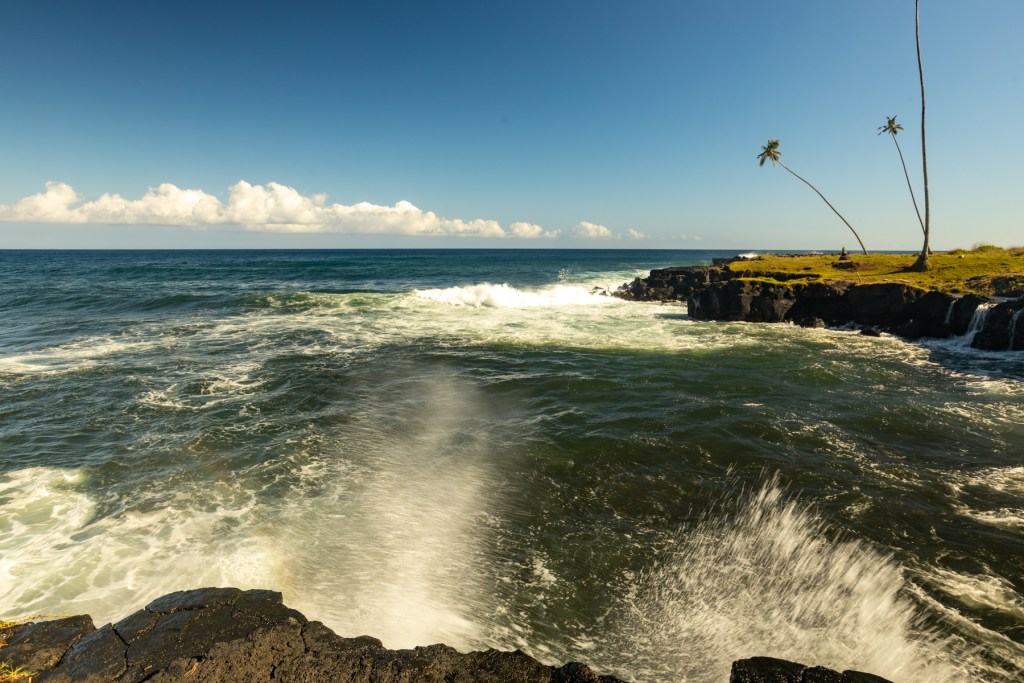 Mu Pagoa Waterfall - the only tidefall in Samoa | Hiking the World