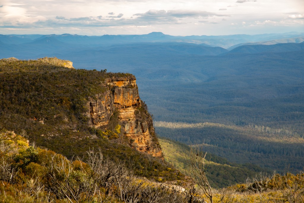 Spectacular Blue Mountains views from the Lions Head Trail | Hiking the ...