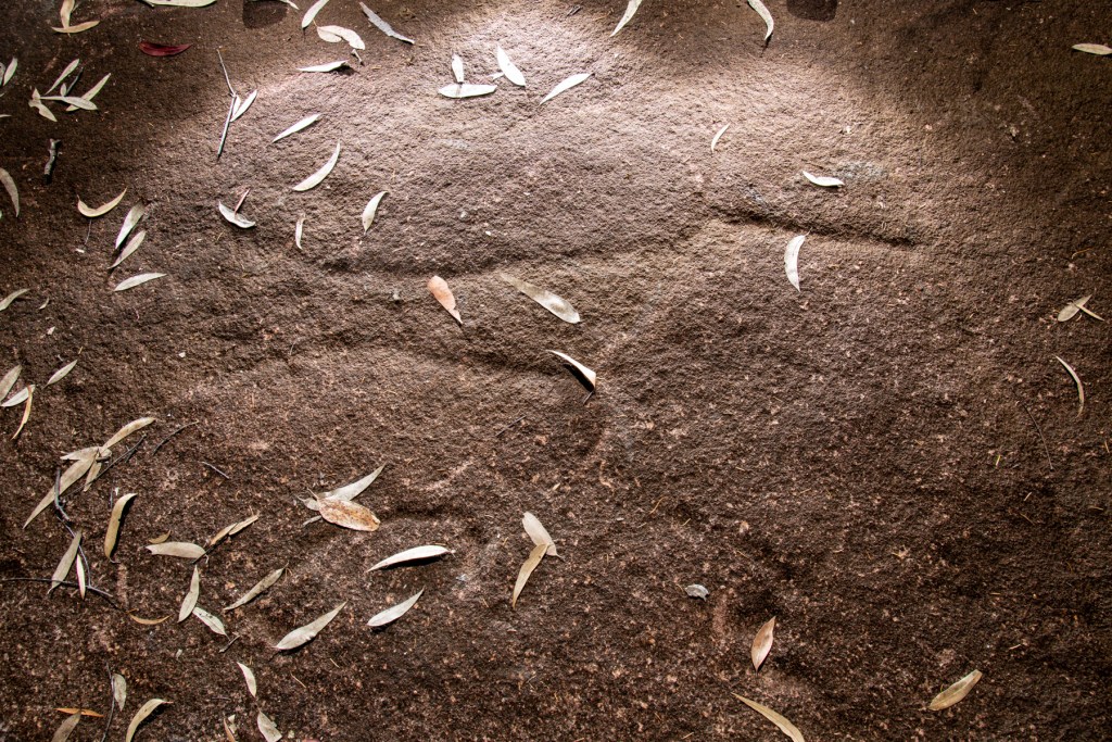 Djarra Ridge Ancestral Figures | Hiking the World