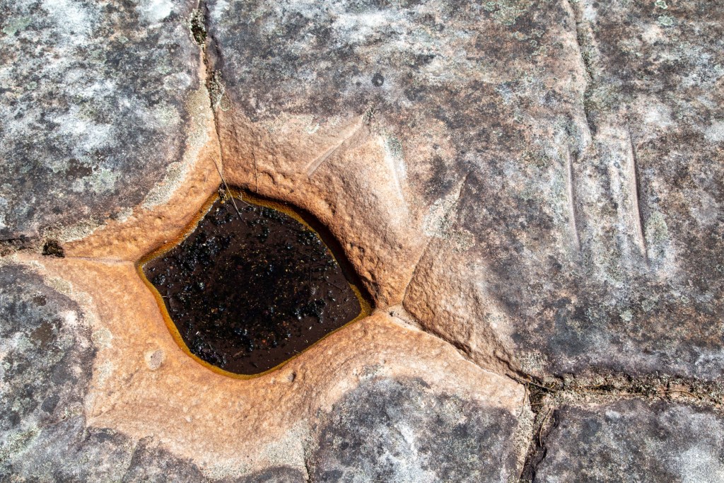 Kings Tableland Aboriginal Place - grinding grooves and rock art ...