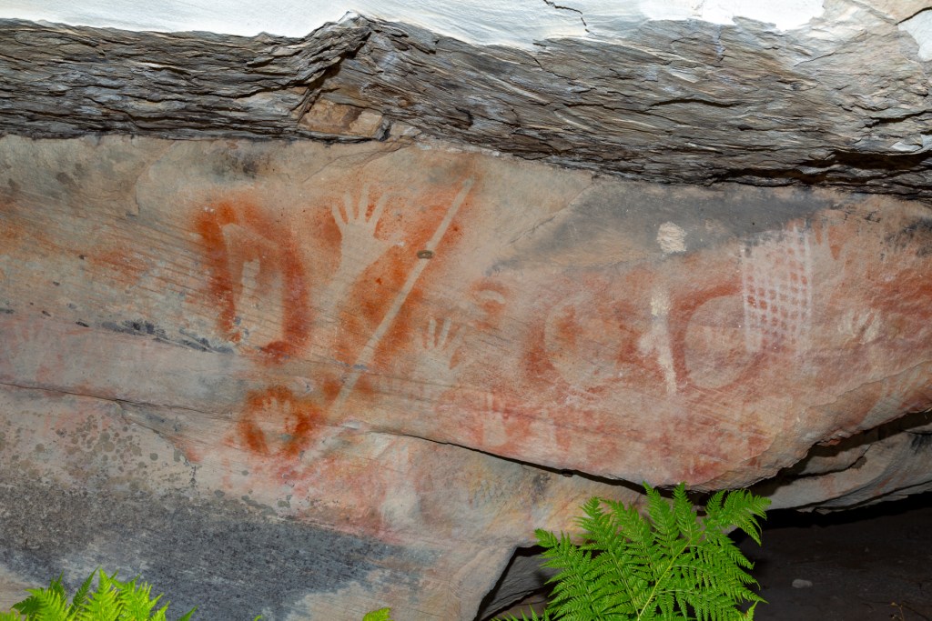 The Tombs Aboriginal rock art site | Hiking the World