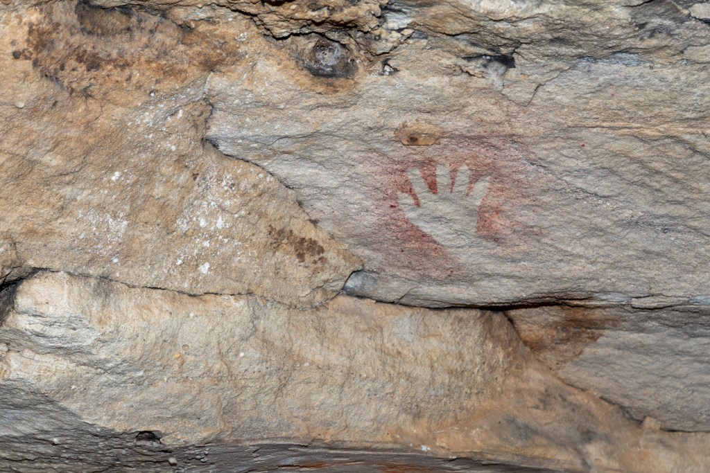 The Tombs Aboriginal rock art site | Hiking the World