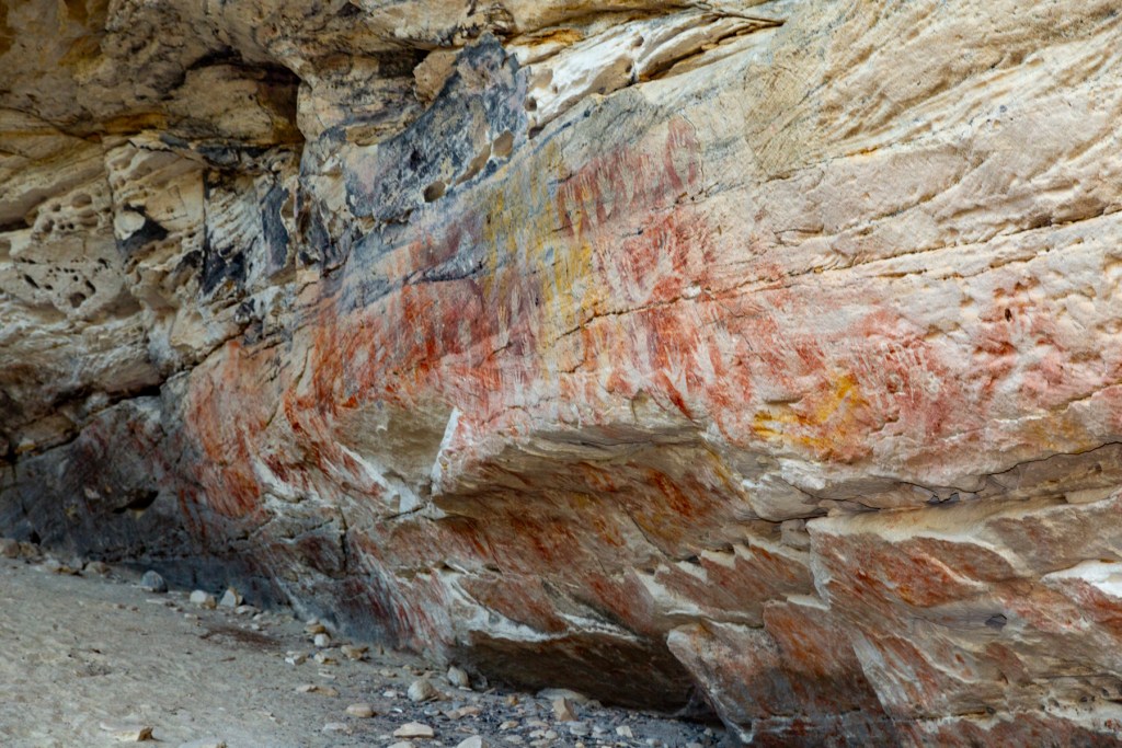 Carnarvon Gorge Cathedral Cave rock art site | Hiking the World