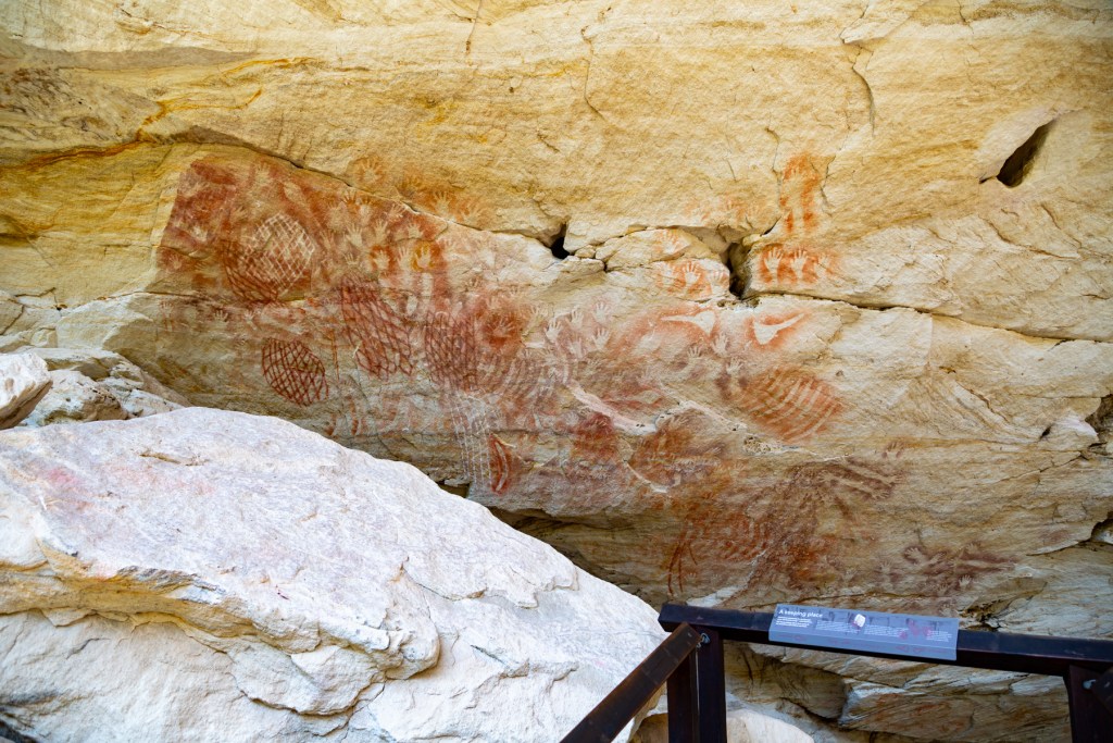 Carnarvon Gorge Cathedral Cave rock art site | Hiking the World
