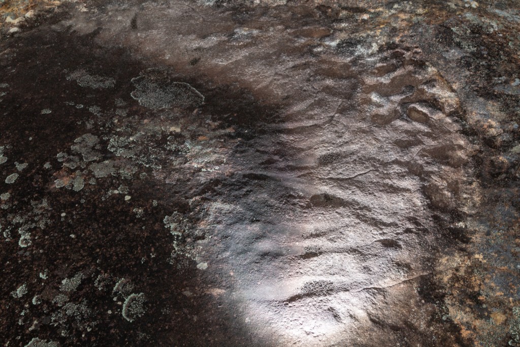 The Pinnacles Aboriginal Grinding Grooves and Engravings | Hiking the World