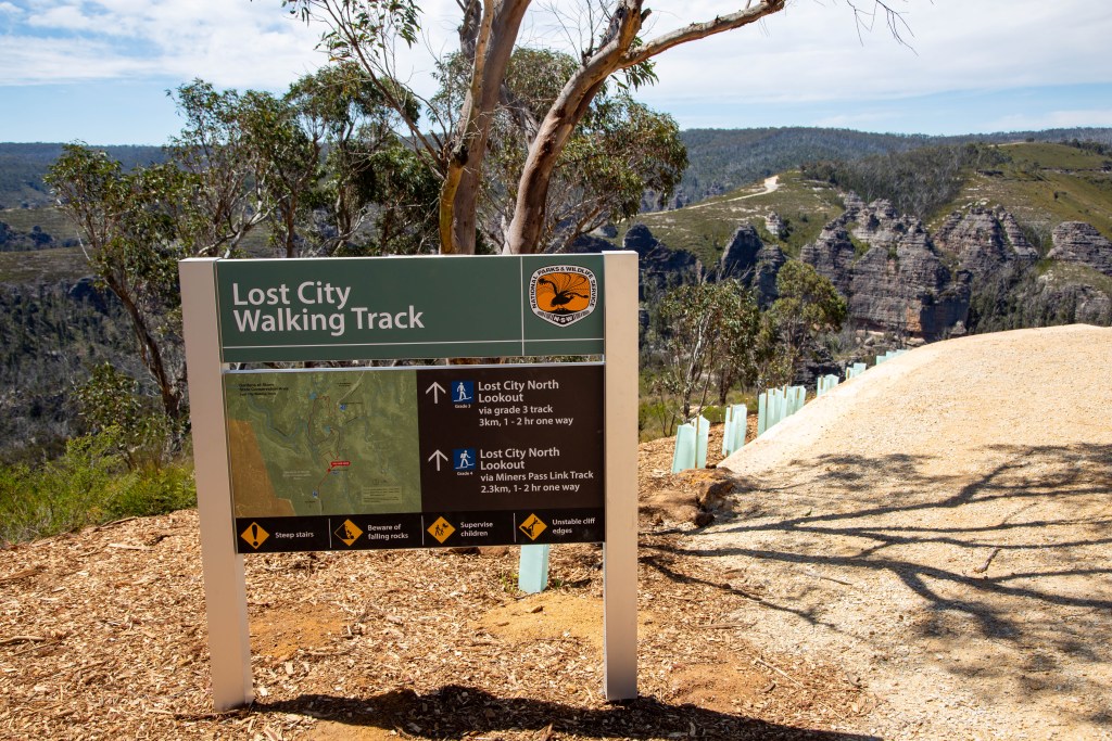 Lost City bushwalk - an easy introduction to the rugged Gardens of ...