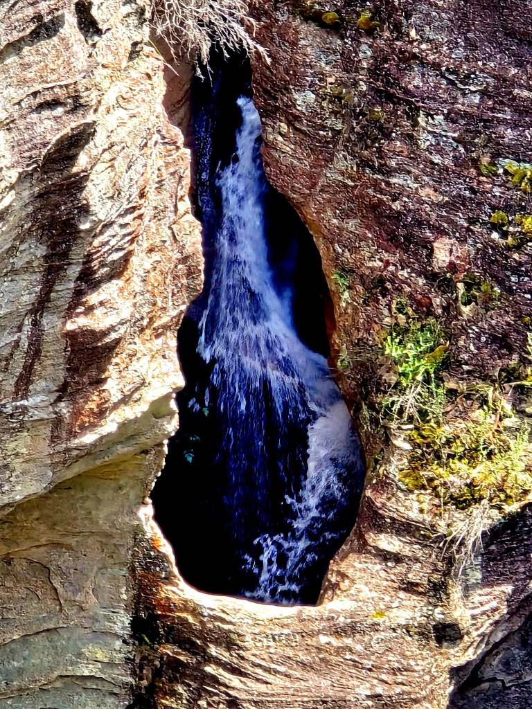 Devils Throat - a unique waterfall and swimming hole | Hiking the World