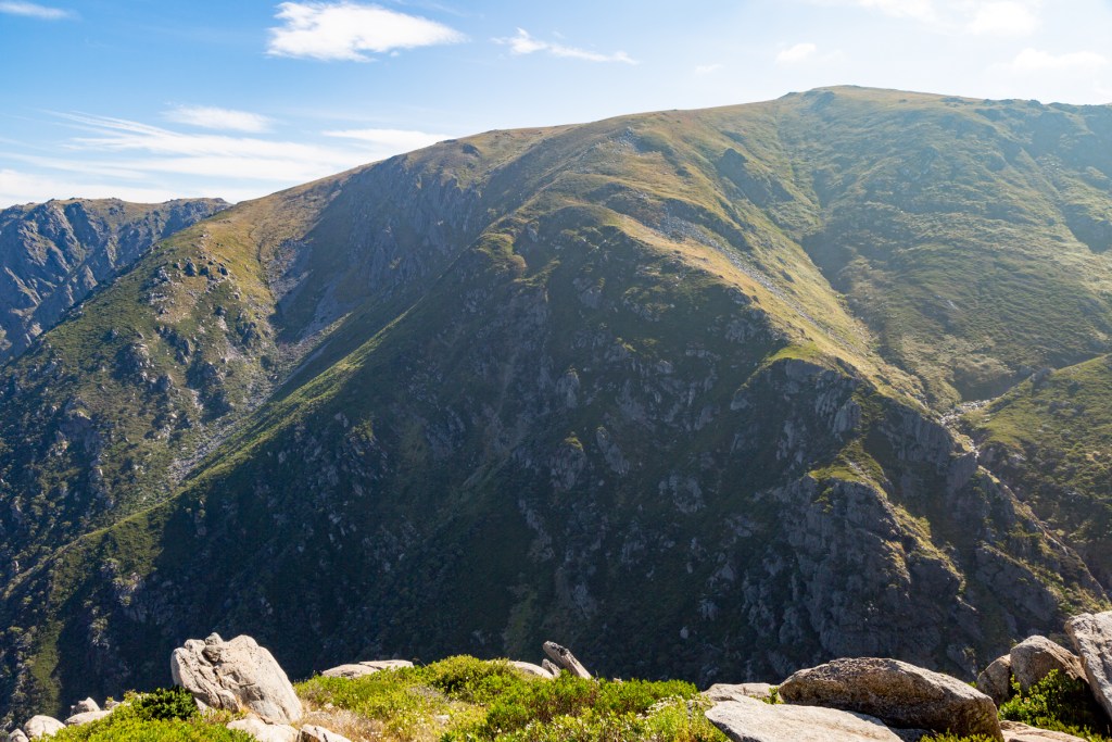 Mount Sentinel - spectacular Kosciuszko views | Hiking the World