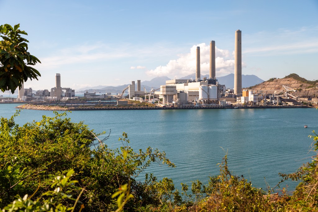 Exploring Lamma Island on a scenic one-way hike | Hiking the World
