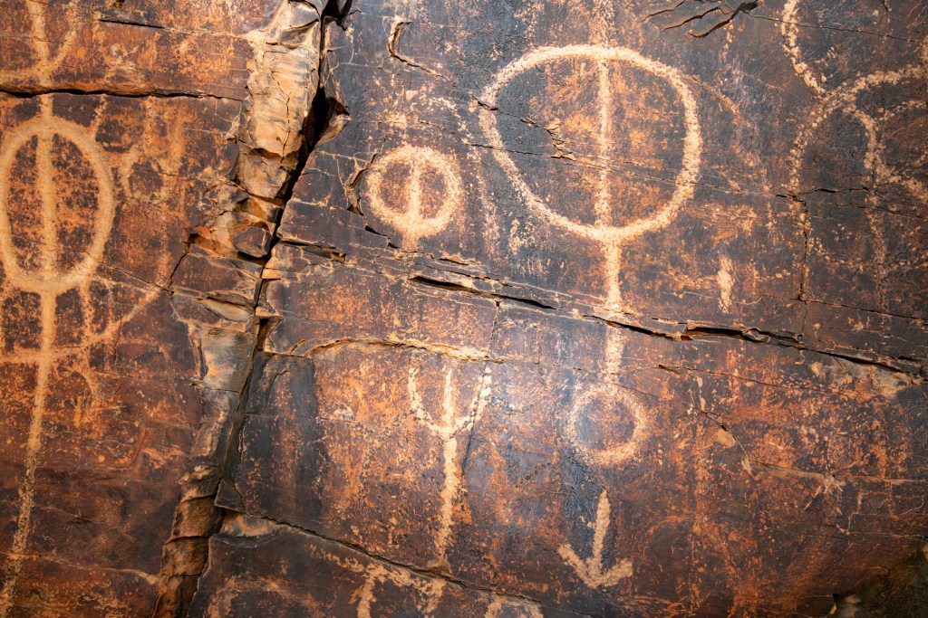 Chambers Gorge - a significant Adnyamathanha rock art site | Hiking the ...