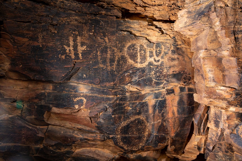 Chambers Gorge - a significant Adnyamathanha rock art site | Hiking the ...