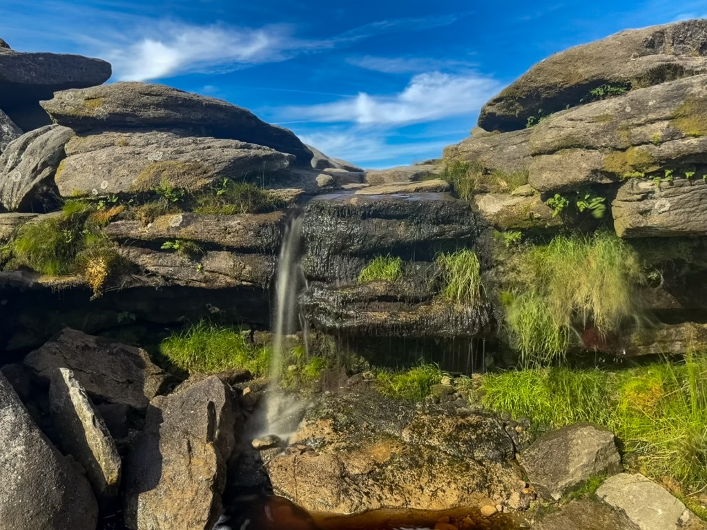 Kinder Downfall - a tall waterfall best seen after rain | Hiking the World